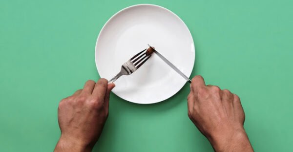 Saat Ramadan, Makan Terlalu Sedikit Bisa Bikin Tubuh Stres | DDHK News